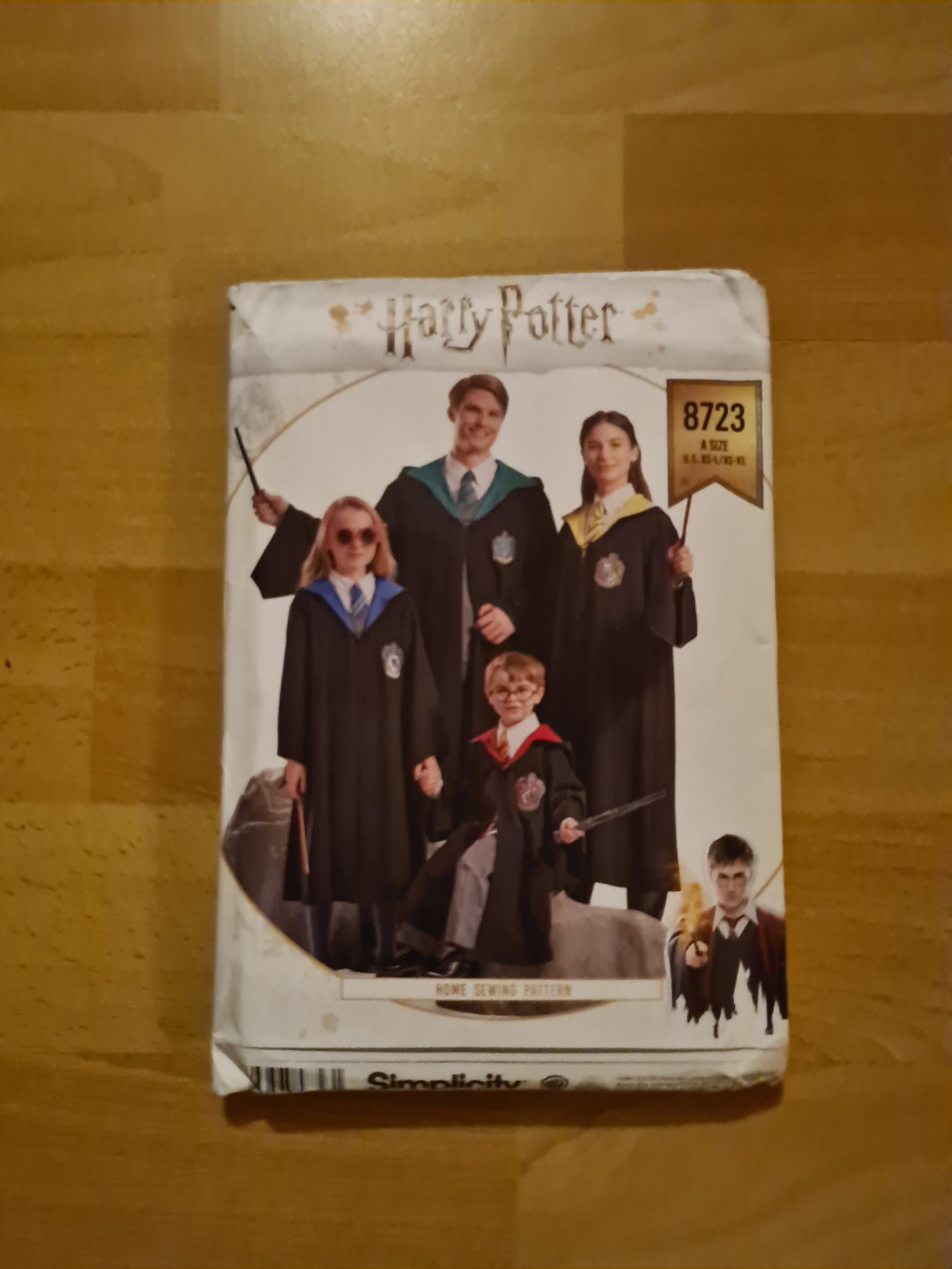 Harry Potter: Hogwarts Student Robe Cosplay – Chrissi's Cosplay ...